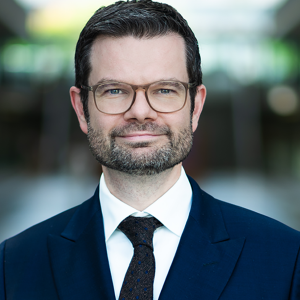 Sehr geehrter Herr Buschmann, werden sie den Antrag des Herrn Marco ...